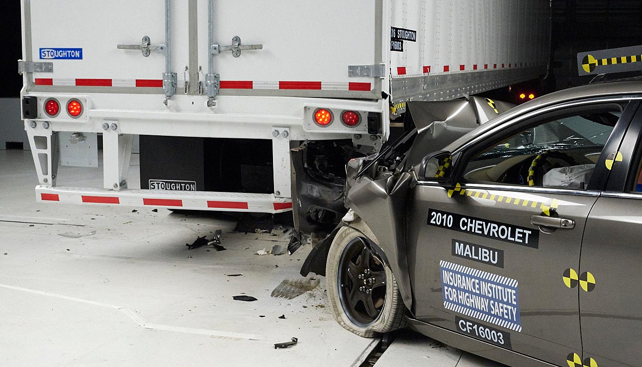 IIHS recognizes semitrailers with good underride guards