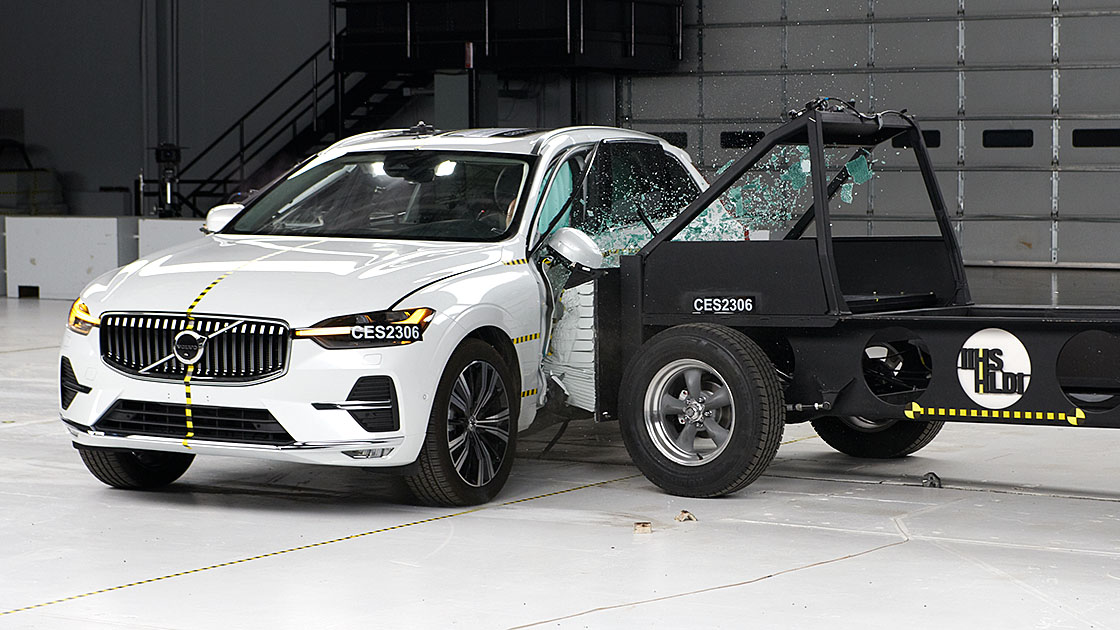 Volvo XC60, XC60 Recharge score safety awards